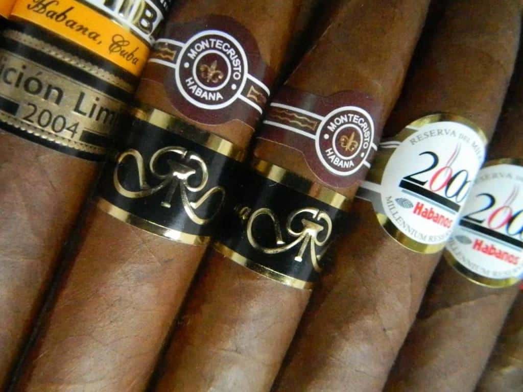 Mixed Box of 25 Cuban Cigars Pyramids - Cuban Cigar Online